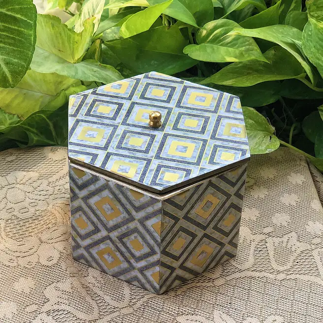 Buy/Send Hexa Golden Box Online- FNP
