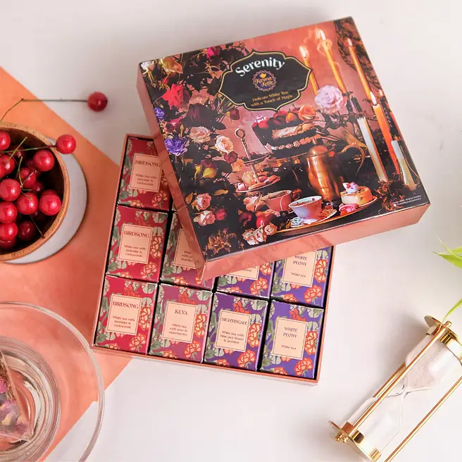 Buy/Send White Tea Gift Box- Set of 4 Online- FNP