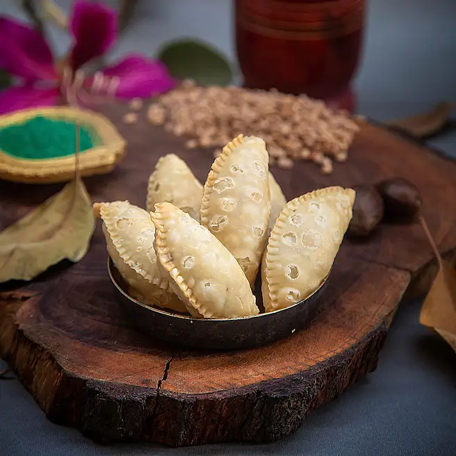 Buy/Send KESAR SUGARFREE GUJIYA BOX WITH ORGANIC COLOUR Online- FNP