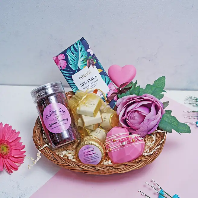 Buy/Send Women's Day Treat Hamper Online- FNP