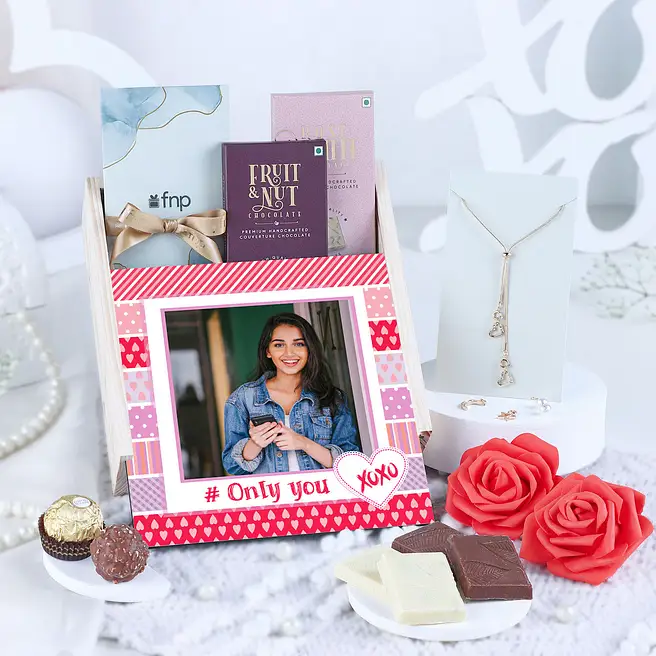 Sentimental Charms and Chocolates Box For Valentine oman | Gift ...
