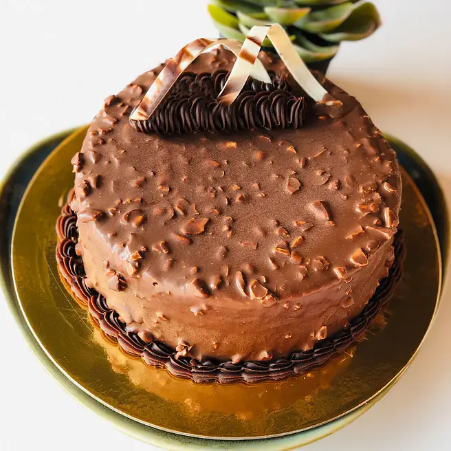 Appetizing Choco Crunchy Cake qatar | Gift Appetizing Choco Crunchy ...