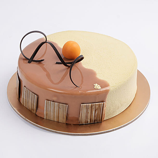 Luxurious White Chocolate Fudge Cake uae | Gift Luxurious White ...