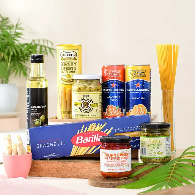 Savoury & Sweet Delight Basket usa | Gift Savoury & Sweet Delight ...